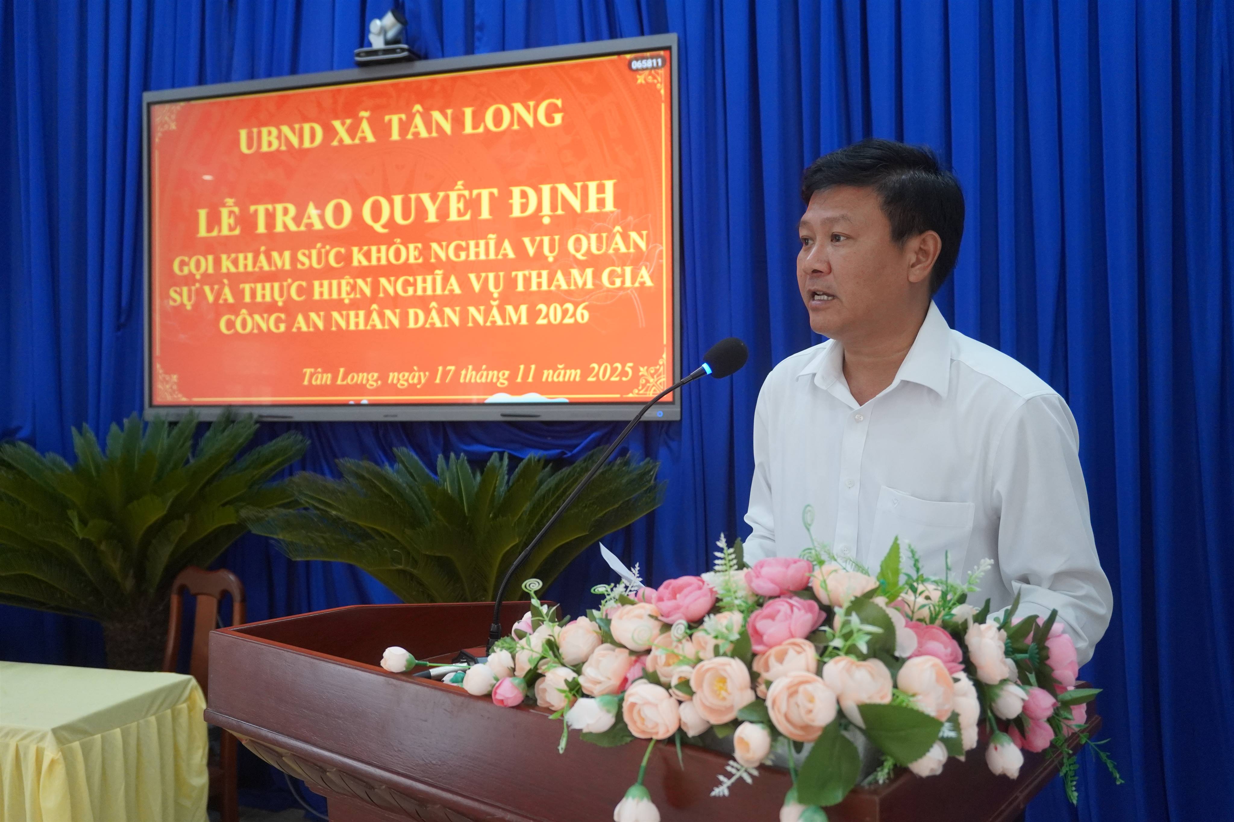 Tân Long: Trao quyết định gọi khám sức khỏe Nghĩa vụ quân sự và thực hiện nghĩa vụ tham gia công ...